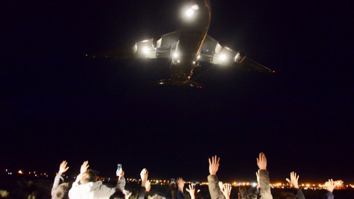 Llegó el gran avión ruso para colaborar en la búsqueda