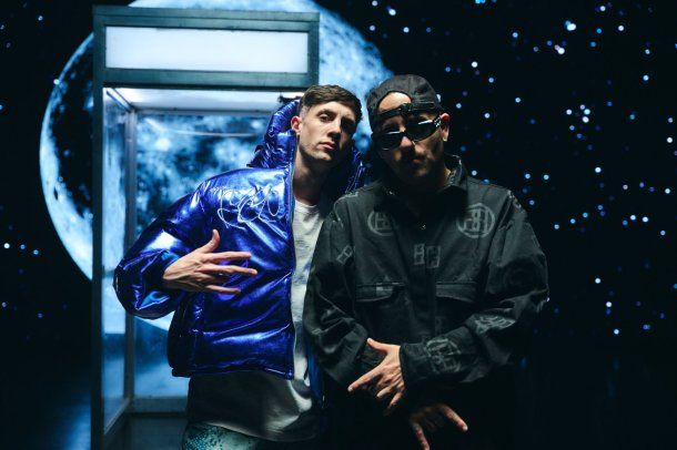 Ramky en los controles se unió a The La Planta y presentaron Fingí Demencia