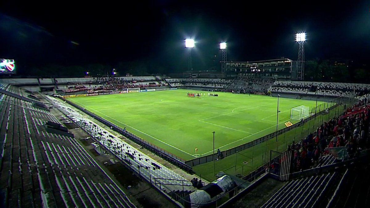 Inédito: dividieron la barra de Independiente y ocupa las dos cabeceras ...