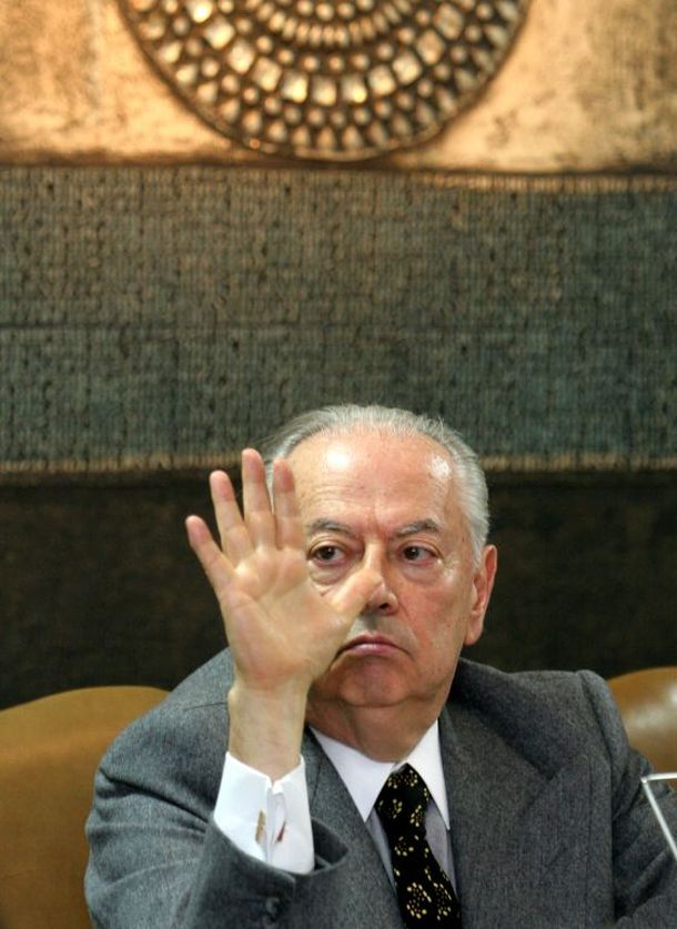 Caso AMIA: analizarán llamadas entre Corach y Galeano