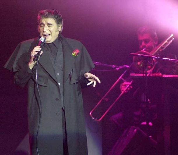 Sandro cumplió 64 años y le hizo un pedido especial a las nenas