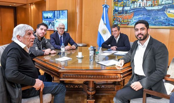Sergio Massa se reunió con Hugo Moyano y recibió su apoyo para las PASO