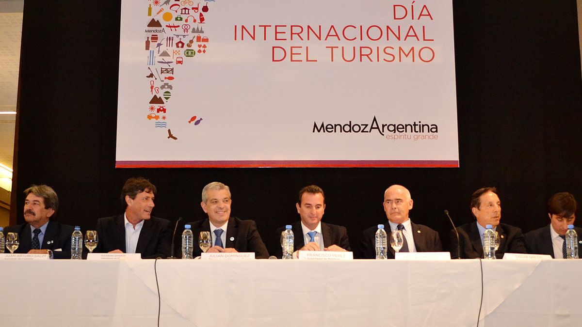 El Gobierno asegura que crecerá el turismo interno en el verano