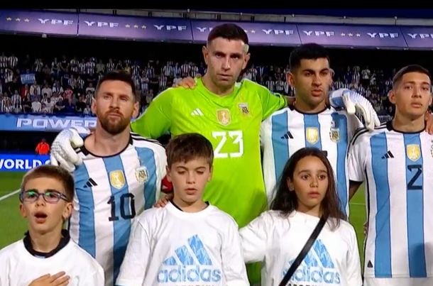 Así Sonó El Himno Nacional Argentino En La Previa Al Clásico Rioplatense