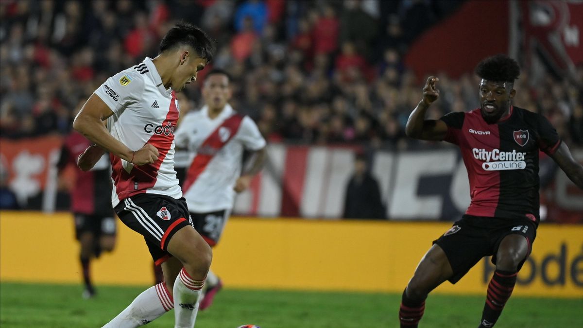 River le ganó a Newells en la última y es más puntero que nunca