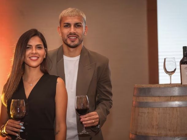 Junto a su esposa, Leandro Paredes presentó en Mendoza su nuevo vino