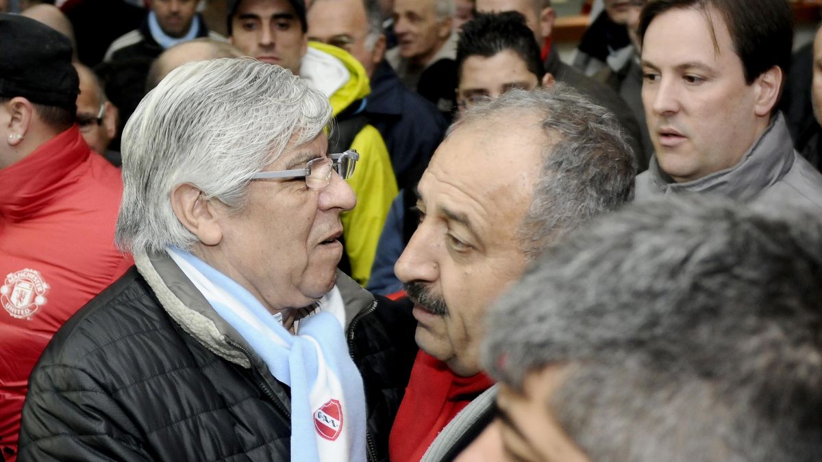 Mientras espera por Yepes la dirigencia del Rojo apunta contra De Felippe