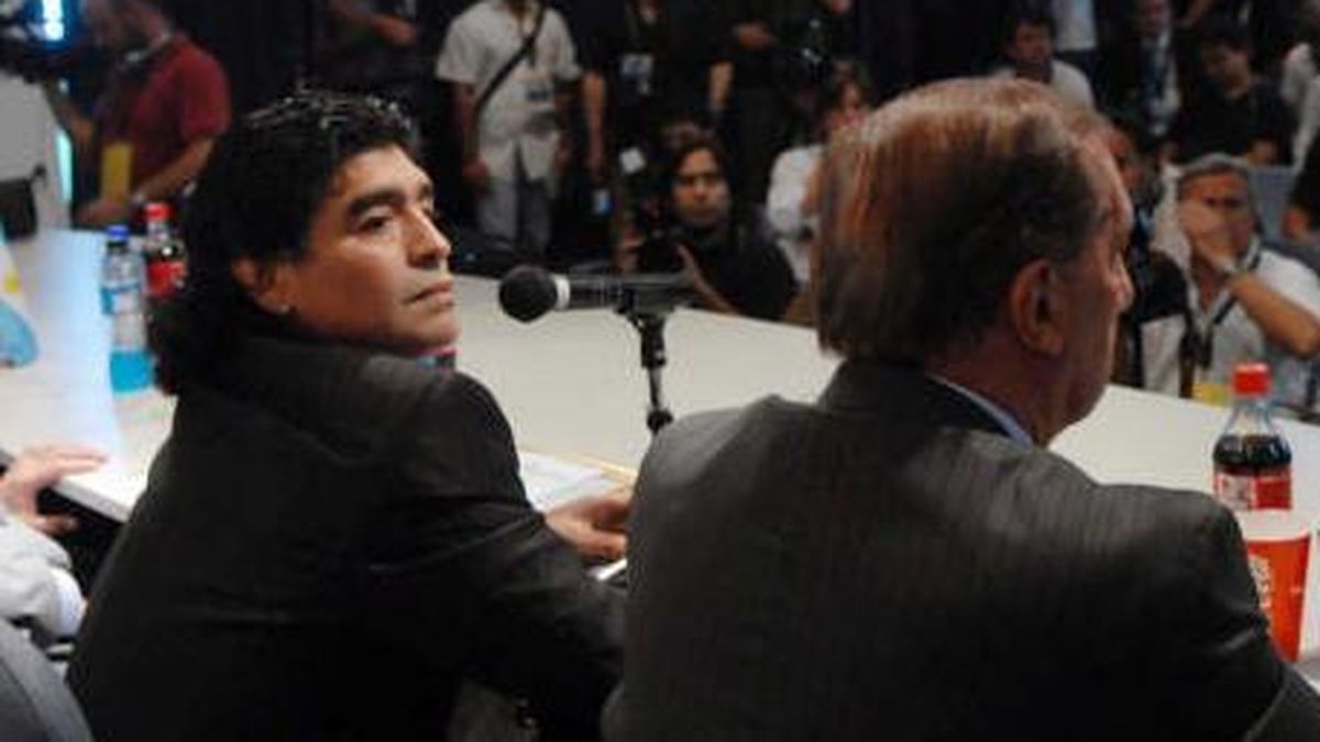 Bilardo niega roces con Diego y asegura que se queda en la Selección