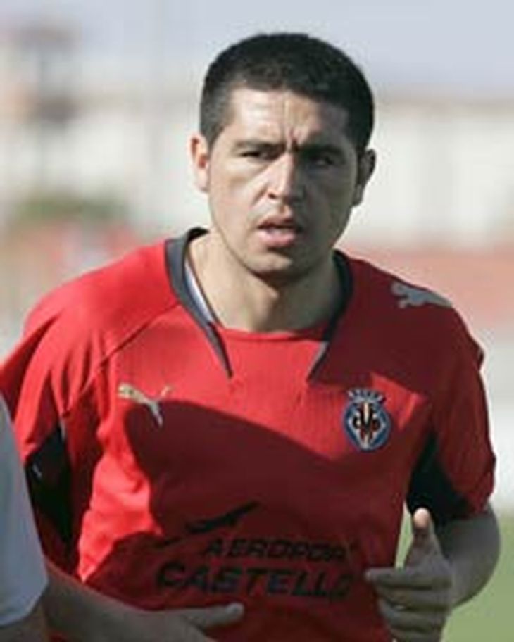 El pase de Riquelme al Atlético a un día de caerse para siempre