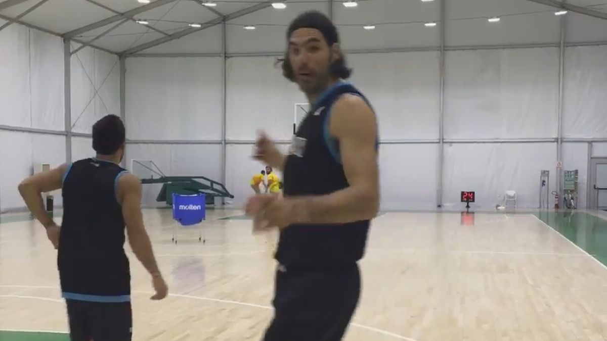 VIDEO: Scola le ganó mil dólares a Campazzo a pura viveza