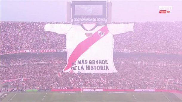 Tremendo Recibimiento De Los Hinchas De River En El Superclásico