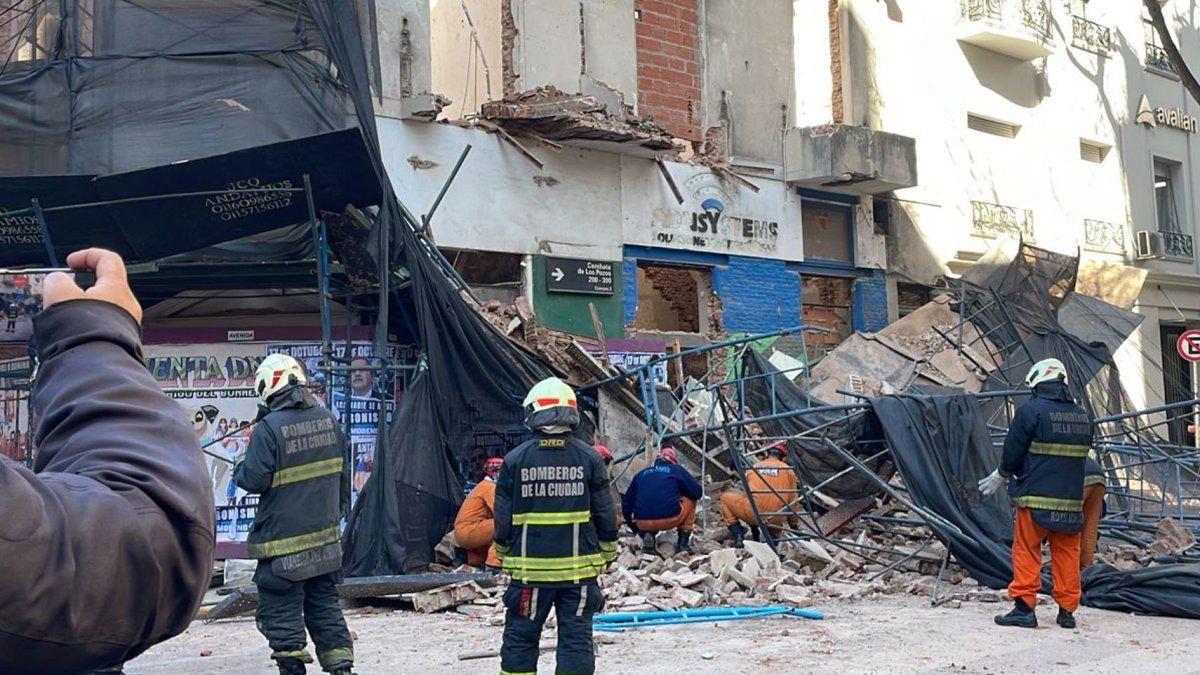 Congreso: caos por un derrumbe en una obra en construcción