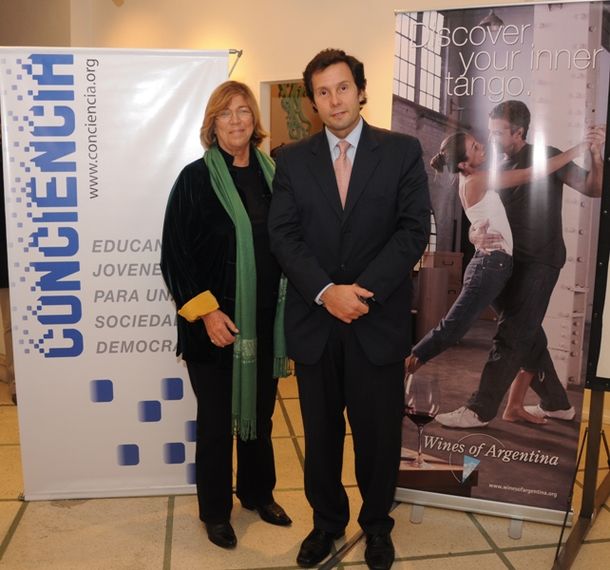 Exitosa subasta a beneficio de Asociación Conciencia