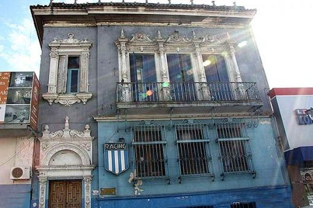 Violento ataque a las dos sedes de Racing, tras el partido