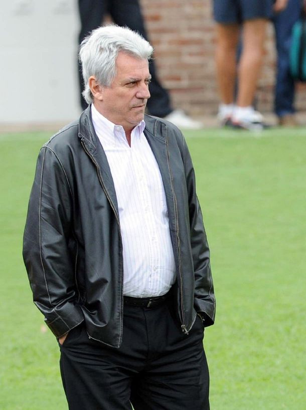 Crespi le respondió a Teo: Tiene una fábrica de camisetas, una vez dijo ...