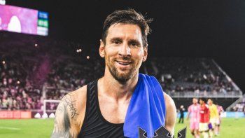 La reacción de Messi y De Paul al enterarse del gol de Racing en plena ...