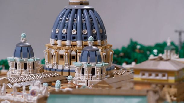 Un artista creó una réplica del Vaticano con más de 67 mil piezas de Lego