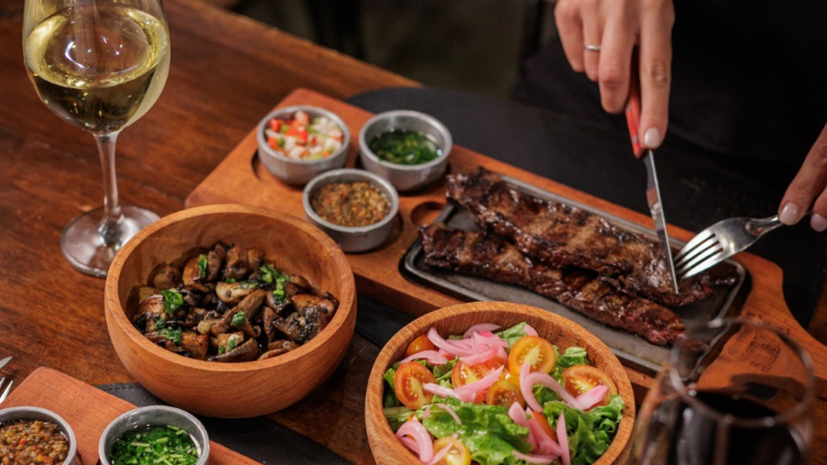 Bodegón en Buenos Aires: la parrilla que tiene esencia de cantina y es ...