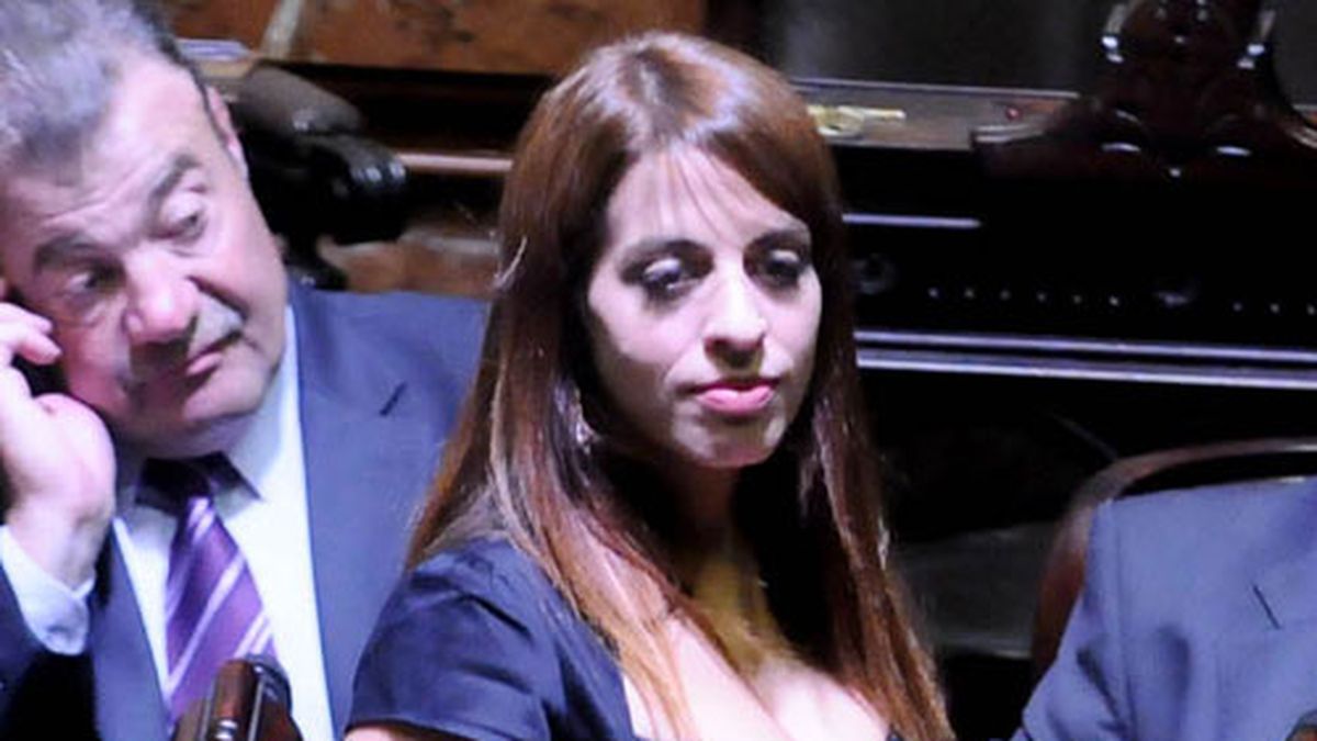 Victoria Donda: Además de dipusex, pienso