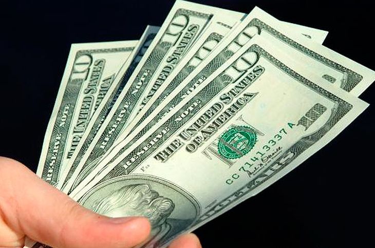 El dólar negro cerró a más del doble que el oficial: $10,45