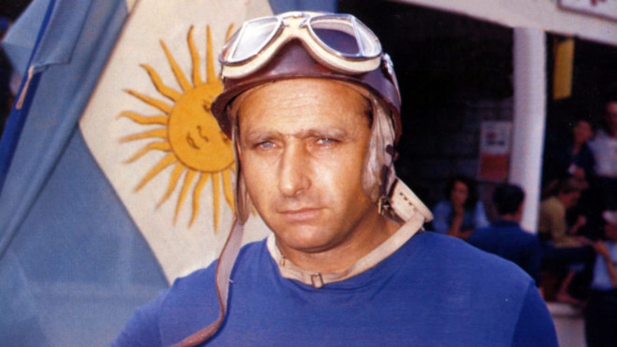Fangio figura entre los 5 pilotos más grandes de la historia para la IA