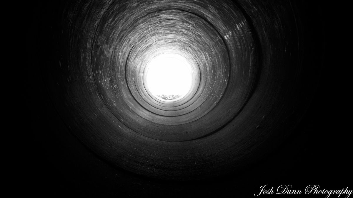 La ciencia explica por qué las personas ven una luz al final del túnel