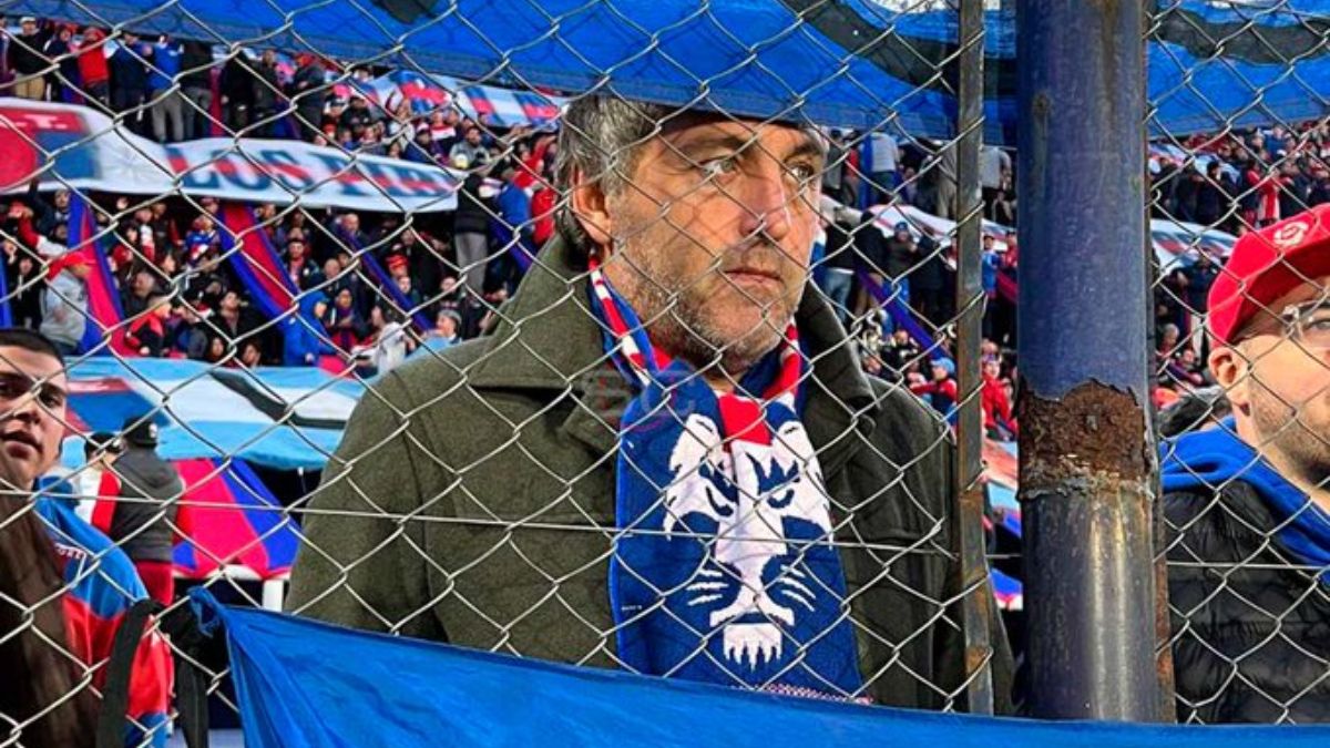 Lo vive como un hincha más: el Chapa Retegui en la popular de Tigre mirando a su hijo