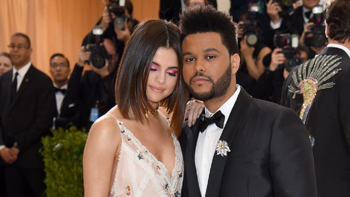 Selena Gomez y The Weeknd, súper enamorados en la gala de MET