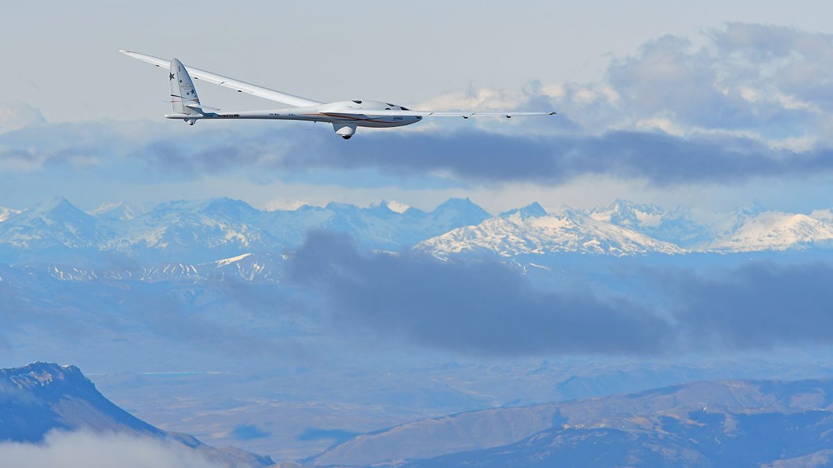 Perlan 2, el planeador que busca marcar un récord mundial en El Calafate