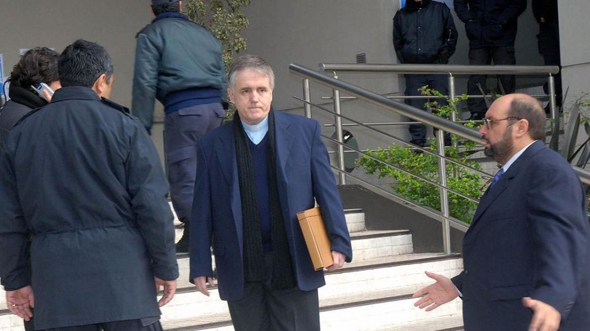 Continúa el juicio oral contra el padre Julio Grassi y podría declarar