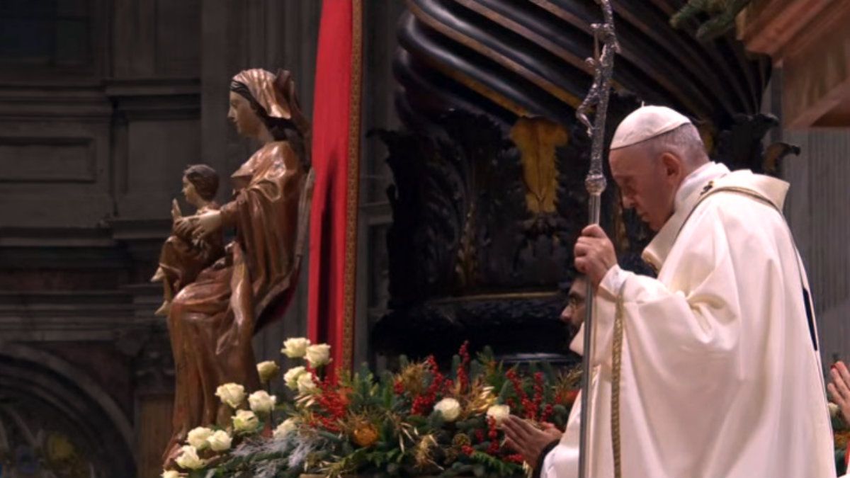 El Papa oficia la Misa de Gallo en la Basílica de San Pedro en el Vaticano