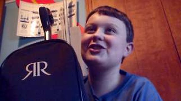Extraño hobby: Un chico de 12 años colecciona aspiradoras