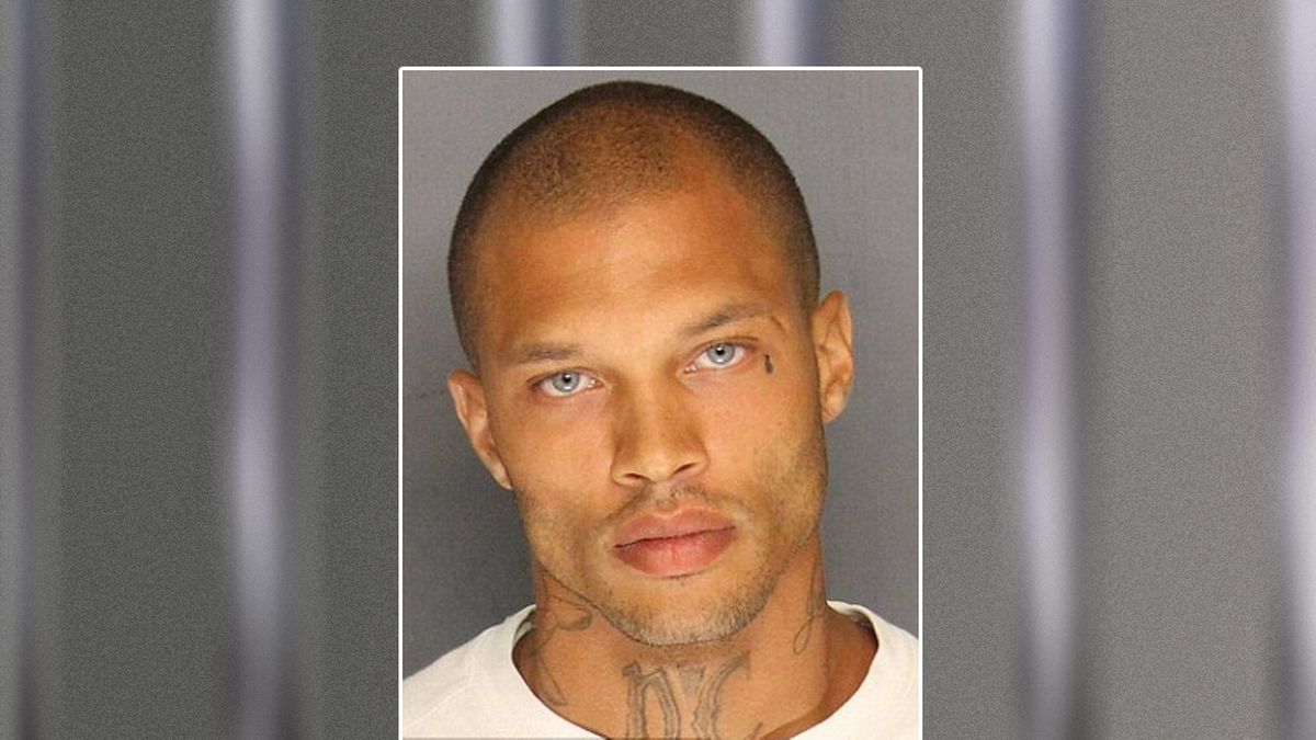 ¿De la cárcel a la pasarela? Descubren a un modelo por su foto de detenido