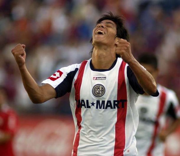 San Lorenzo vapuleó a Independiente y es líder