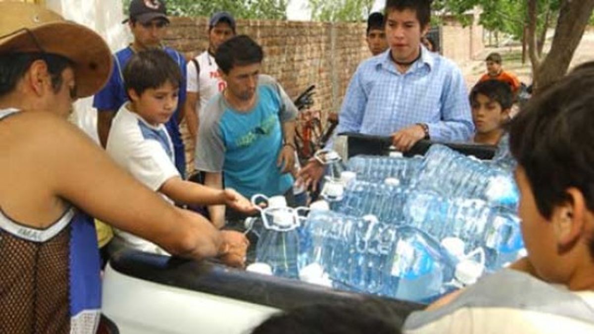 Sin agua por semanas: un pueblo se rebela y toma la municipalidad