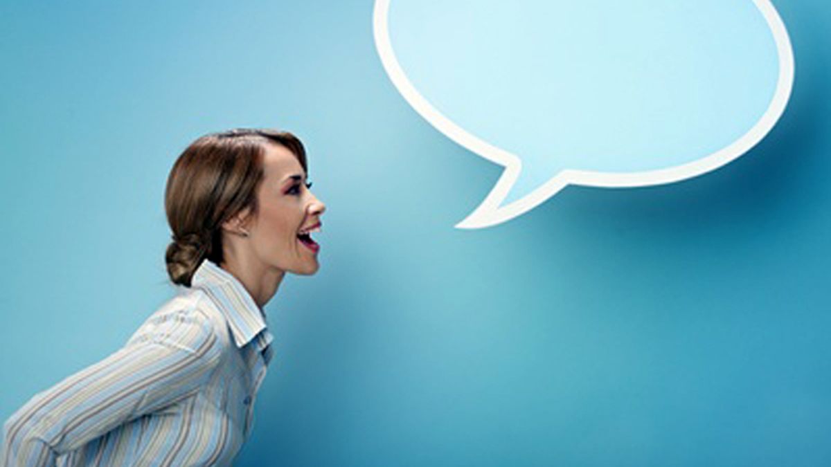 A diferencia de lo que se cree, hablar solo le hace bien al cerebro
