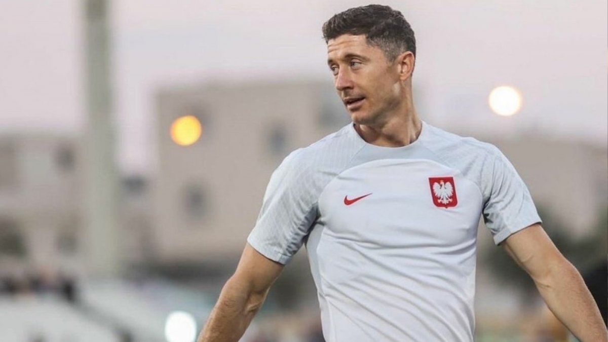 El DT de Polonia puso de ejemplo a Maradona para defender a Lewandowski