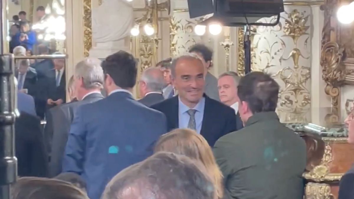 Reapareció Lule Menem: el particular saludo con Santiago Caputo