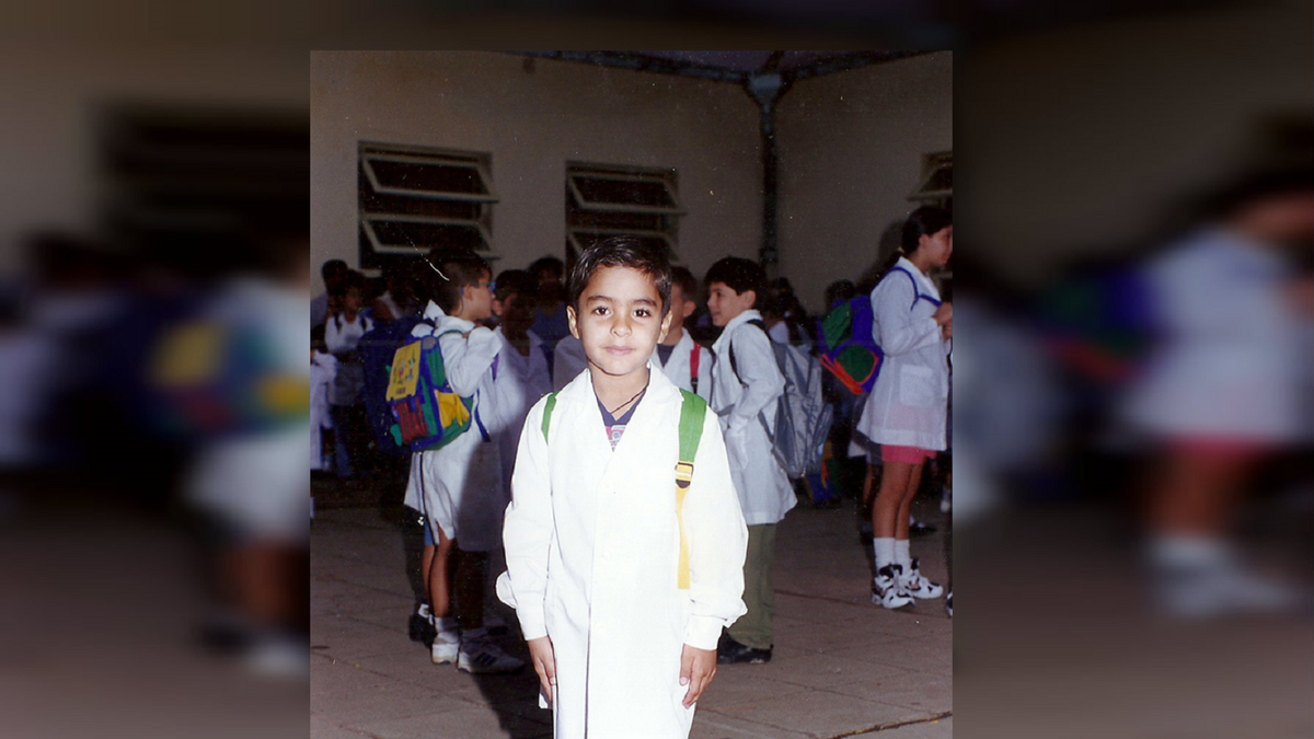 Quedó huérfano dos veces y busca a su madre biológica