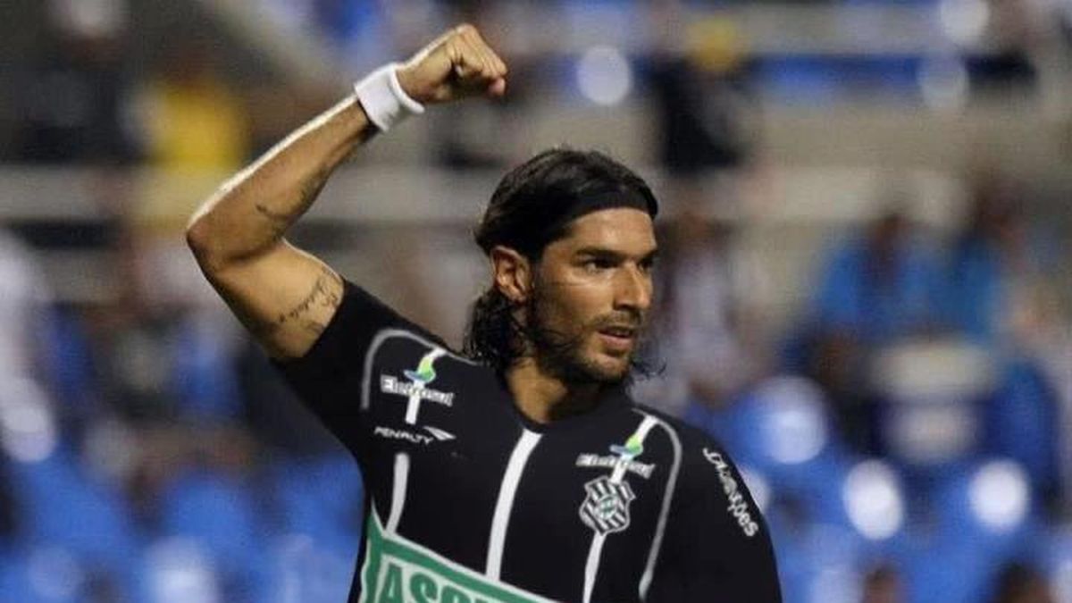 El Loco Abreu podría ser rival de Boca en la Copa Libertadores
